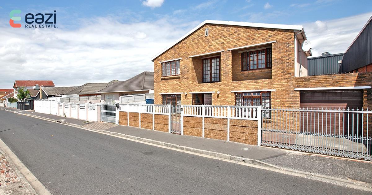 5 Bed Home For Sale in Surrey Estate (R 2,495,000)